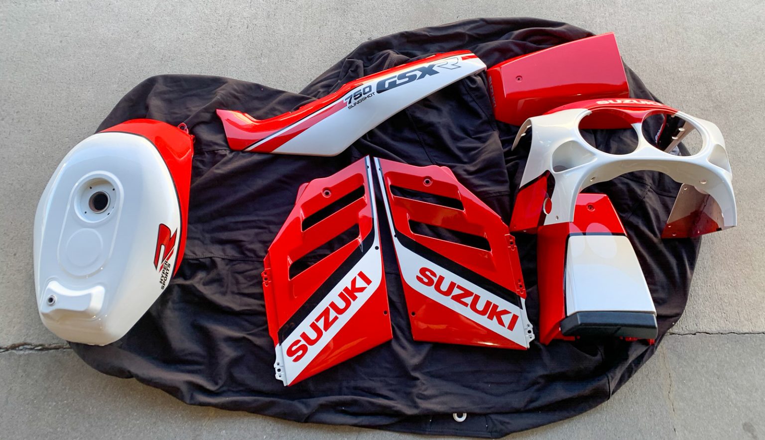 Bodywork – 1988 Suzuki GSX-R750 Slingshot – Iconic Motorbike Auctions