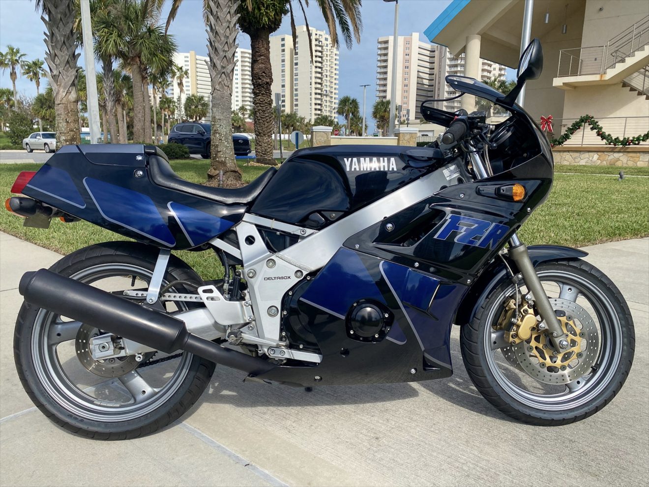 1990 Yamaha FZR400 – Iconic Motorbike Auctions