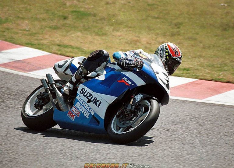 No Reserve – Nobuatsu Aoki 1998 Suzuki RGV500 Bodywork – Iconic ...