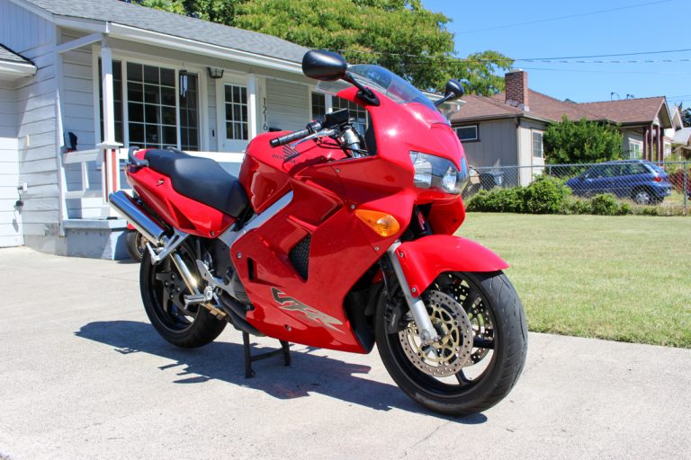 2001 Honda VFR800 Interceptor – Iconic Motorbike Auctions