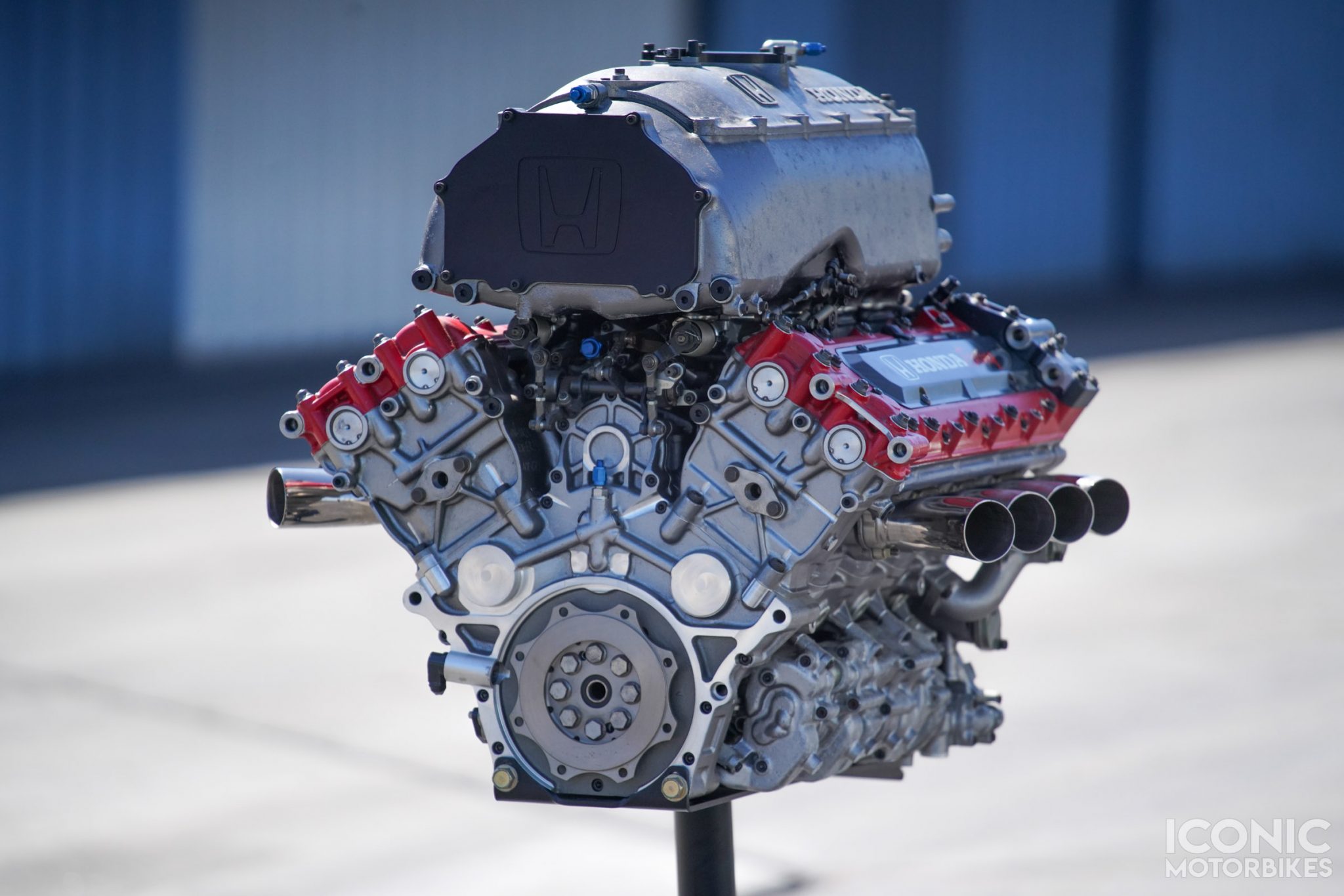 Honda V8 Display Engine – Iconic Motorbike Auctions