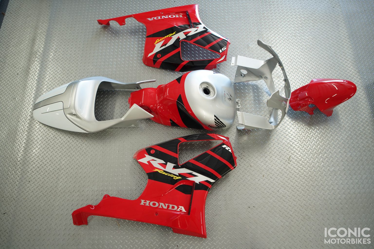 2004 Honda RC51 Nicky Hayden Bodywork – Iconic Motorbike Auctions