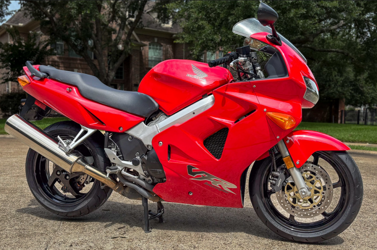 No Reserve – 2001 Honda VFR800 Interceptor – Iconic Motorbike Auctions